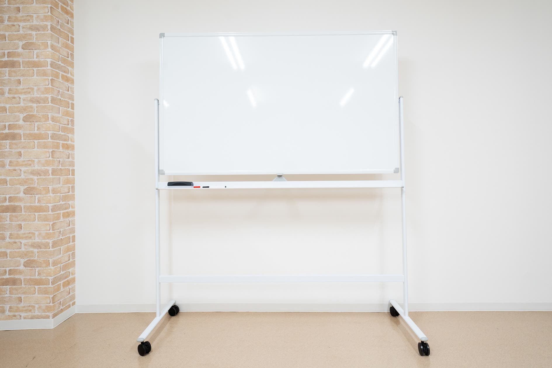 本厚木駅徒歩3分/最大28名着席/セミナーや打合に最適/パーティーにも🎄/飲食物持込OK🍕/控室あり/Wi-Fi/少人数OKの写真19