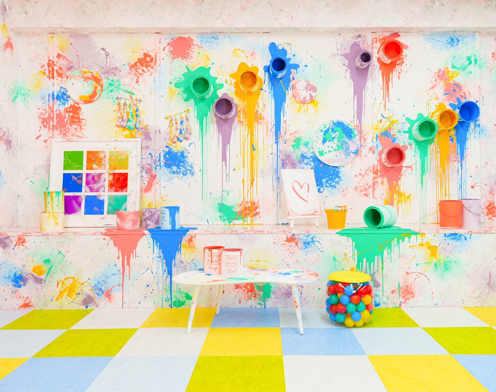 【ゼロスタジオ】カラフル&派手な壁　アメリカン　広い控室のハウススタジオ　120㎡の広々余裕な空間　 TVや雑誌の撮影実績多数！の写真2