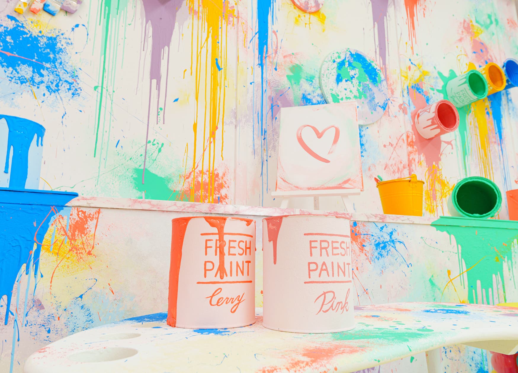 【ゼロスタジオ】カラフル&派手な壁　アメリカン　広い控室のハウススタジオ　120㎡の広々余裕な空間　 TVや雑誌の撮影実績多数！の写真4