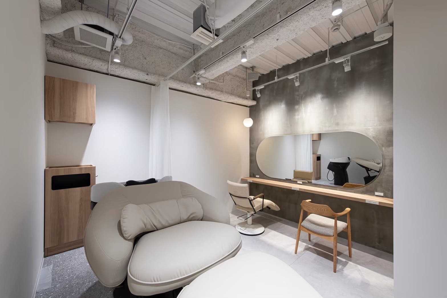 【表参道ヒルズ裏】多用途プライベートサロン個室《撮影・施術・平日割あり》の写真1