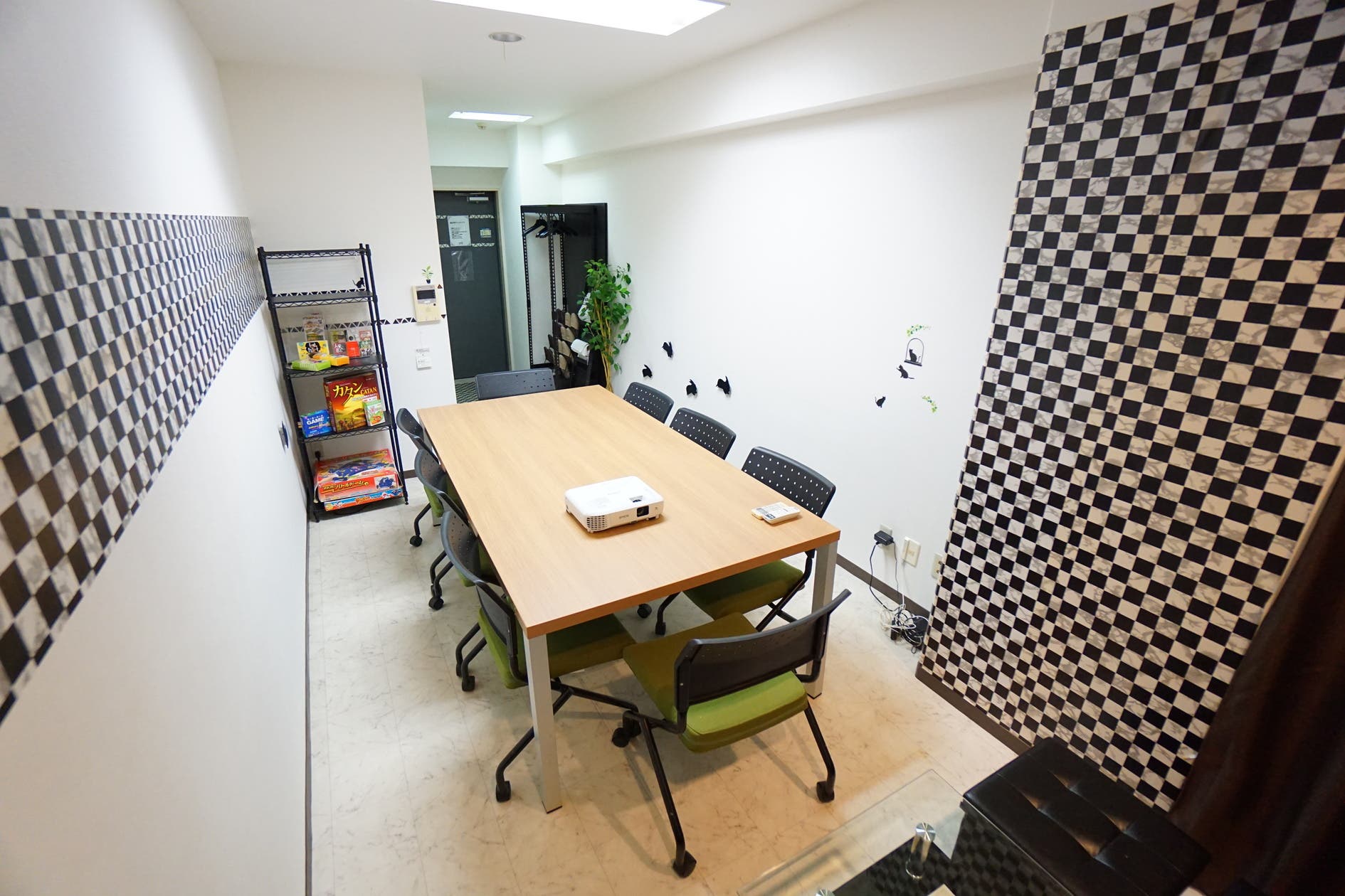 ＜Anshin川崎貸会議室＞京急川崎駅徒歩4分🚃光回線Wi-Fi📶プロジェクター🎥会議/ボドゲ/ワークショップの写真3