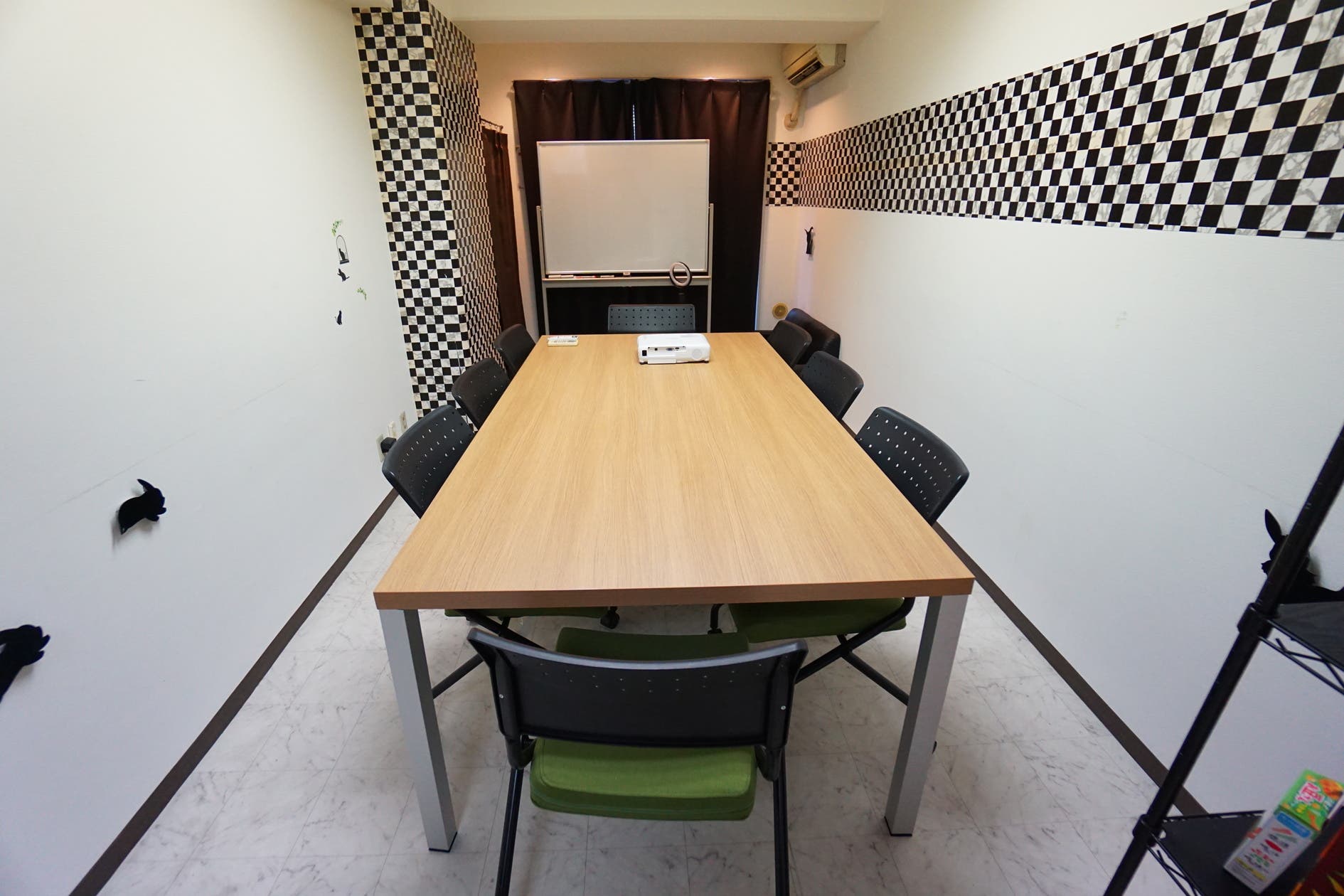 ＜Anshin川崎貸会議室＞京急川崎駅徒歩4分🚃光回線Wi-Fi📶プロジェクター🎥会議/ボドゲ/ワークショップの写真6