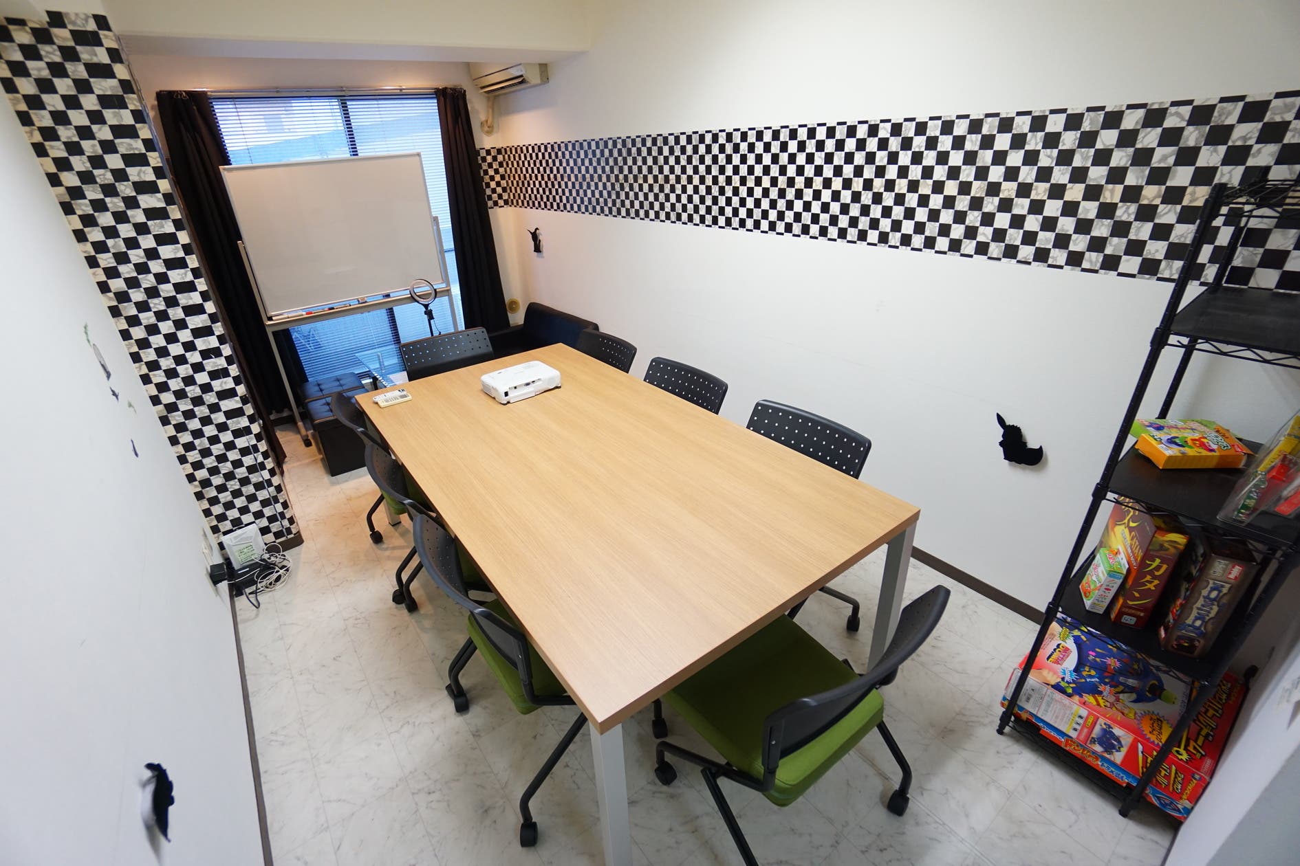 ＜Anshin川崎貸会議室＞京急川崎駅徒歩4分🚃光回線Wi-Fi📶プロジェクター🎥会議/ボドゲ/ワークショップの写真1