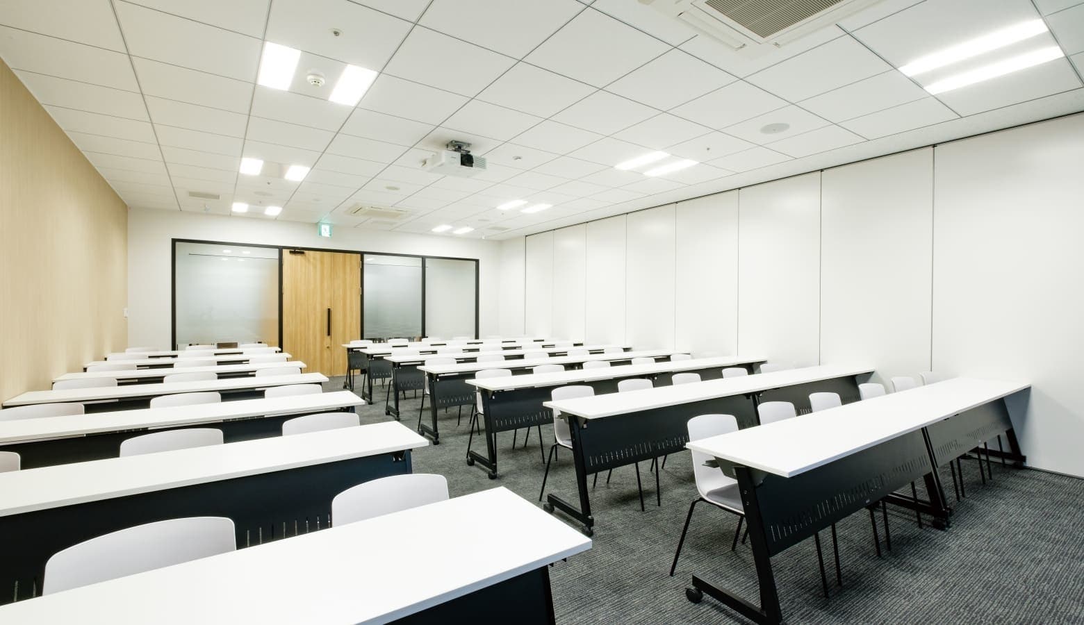 名古屋会議室　Tsudoico 名古屋駅前店　RoomG【国際センター駅直結！クールでスタイリッシュな空間は最大70名利用可能】の写真3