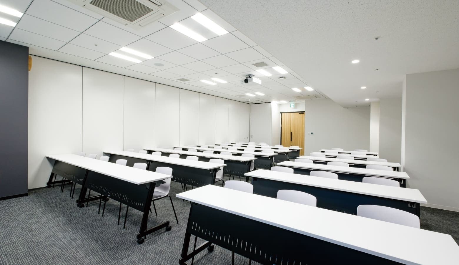 名古屋会議室　Tsudoico 名古屋駅前店　RoomH【国際センター駅直結！正面がガラス窓で開放感がある最大63名利用可能】の写真3