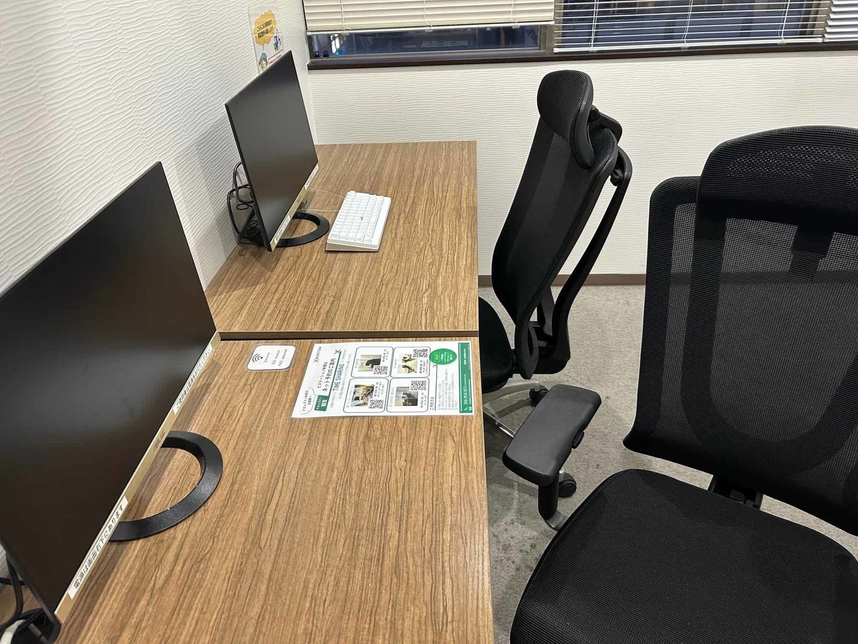 310 【新横浜駅5分】1~2名利用/モニター有/広い快適個室/窓ありで明るい/WEB会議/面接/テレワーク/駅近の写真4