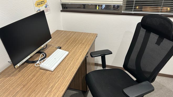 310 【新横浜駅5分】1~2名利用/モニター有/広い快適個室/窓ありで明るい/WEB会議/面接/テレワーク/駅近の写真1