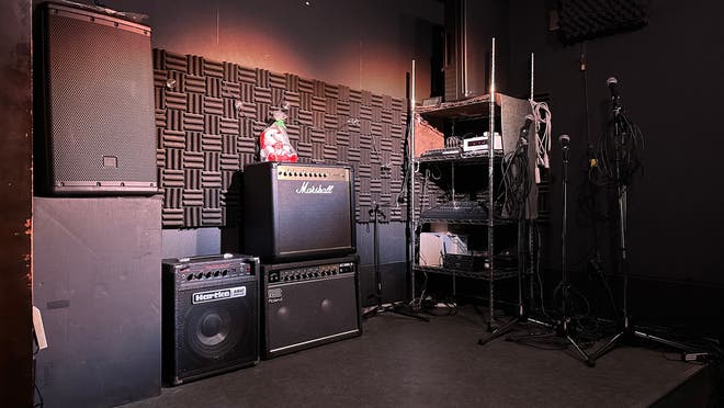 音楽、演劇などを提供できる小さなイベントスペースです。 ファンイベントや物販イベント、音楽配信、撮影等にご利用いただけます。の写真3