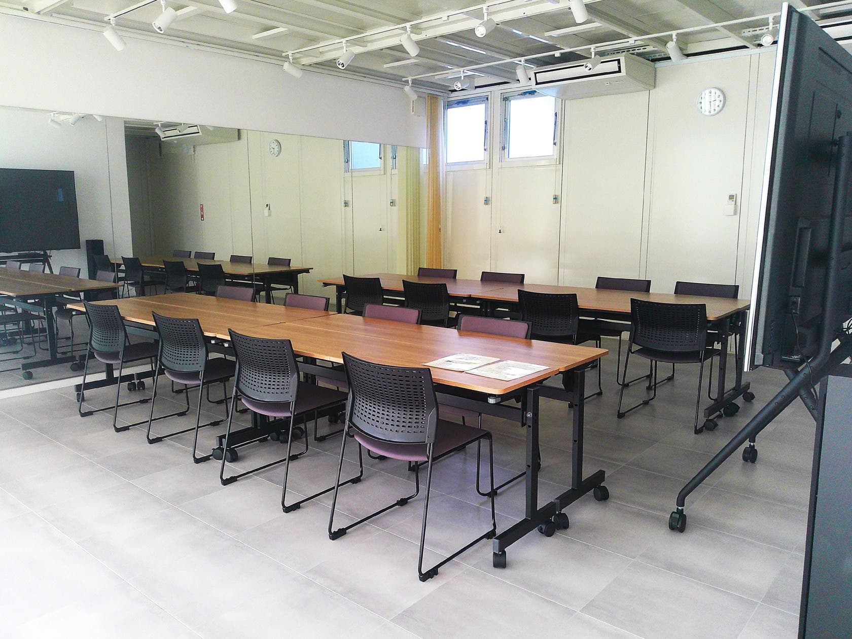 【Community】✨U-SPACE小田原 店✨大鏡や大型モニターなどが充実しています♪Wi-Fi/小田原市の写真1