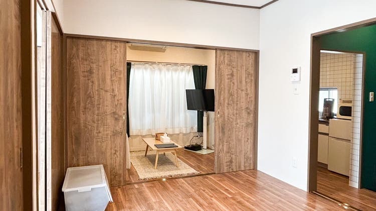 NEW!【小さなおうち貸切🏠】北欧風2K🌲 簡易キッチン有で多用途で利用できる広々スペース💛 の写真1