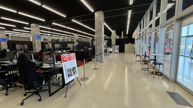 用途は自由!本格照明や音響完備のスタジアム!の写真18