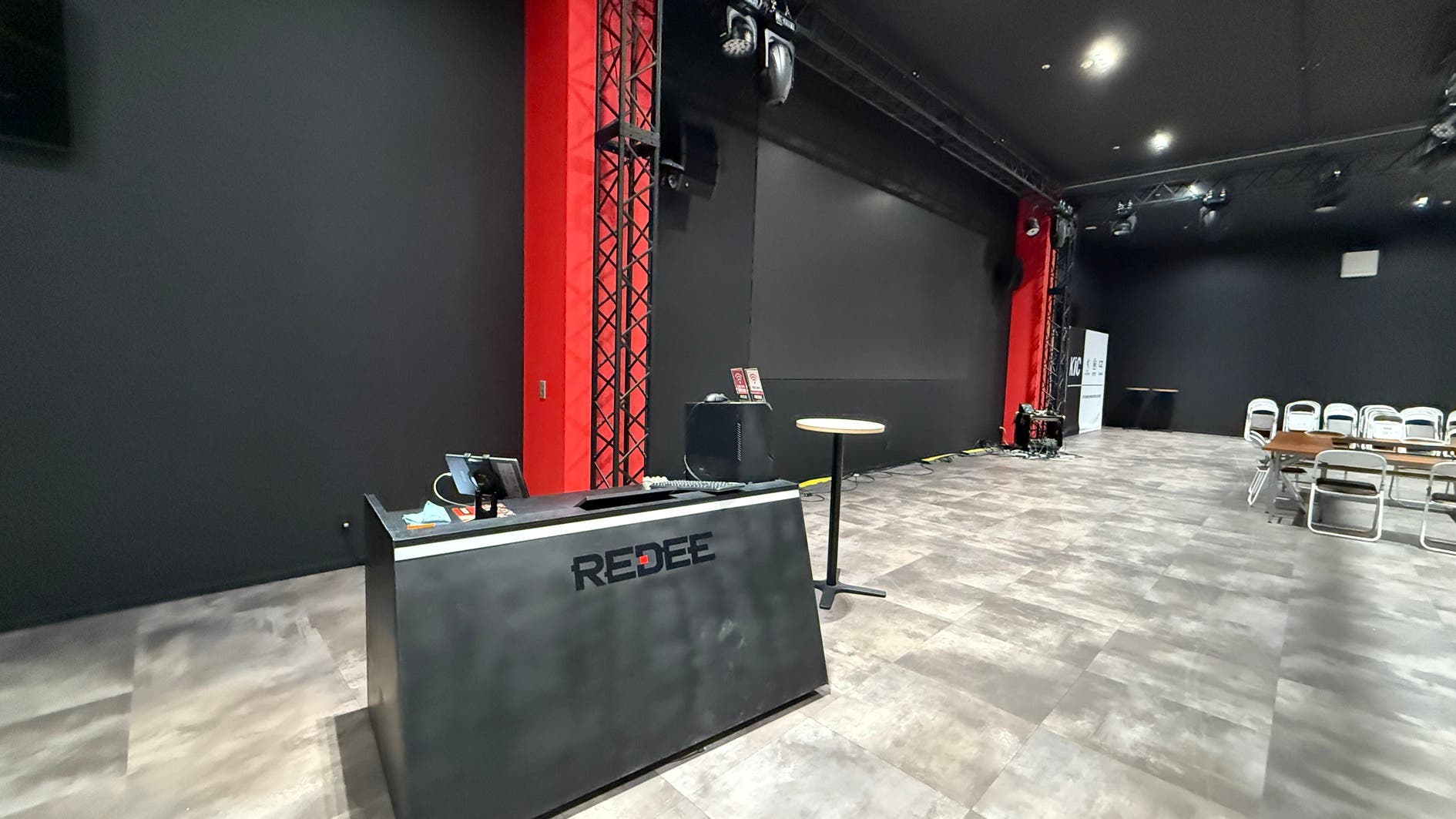 用途は自由！本格照明や音響完備のスタジアム！の写真8