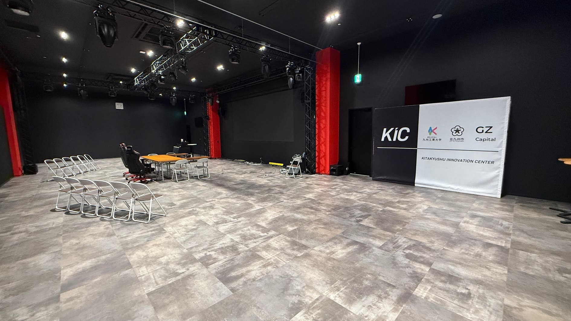 用途は自由！本格照明や音響完備のスタジアム！の写真10