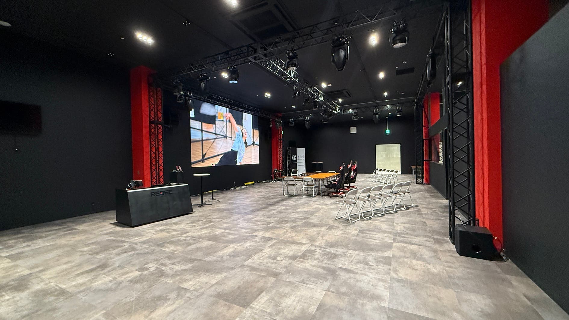 用途は自由！本格照明や音響完備のスタジアム！の写真13