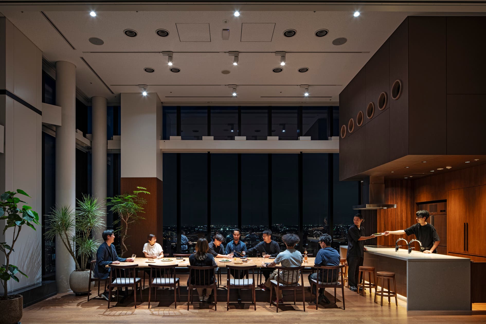 【横浜駅直結】58㎡/地上42階から横浜を一望できる・天高最長5.11mで開放的な雰囲気のホールです。の写真10