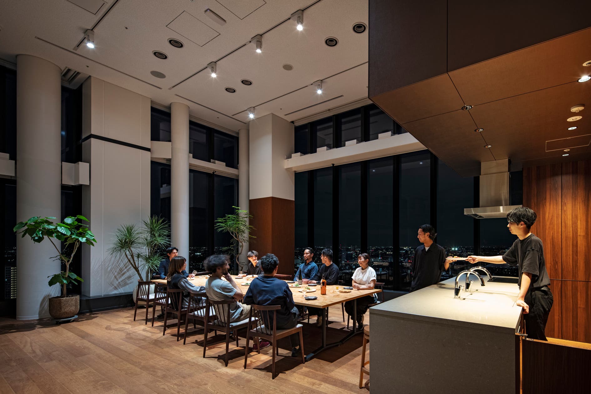 【横浜駅直結】58㎡/地上42階から横浜を一望できる・天高最長5.11mで開放的な雰囲気のホールです。の写真11