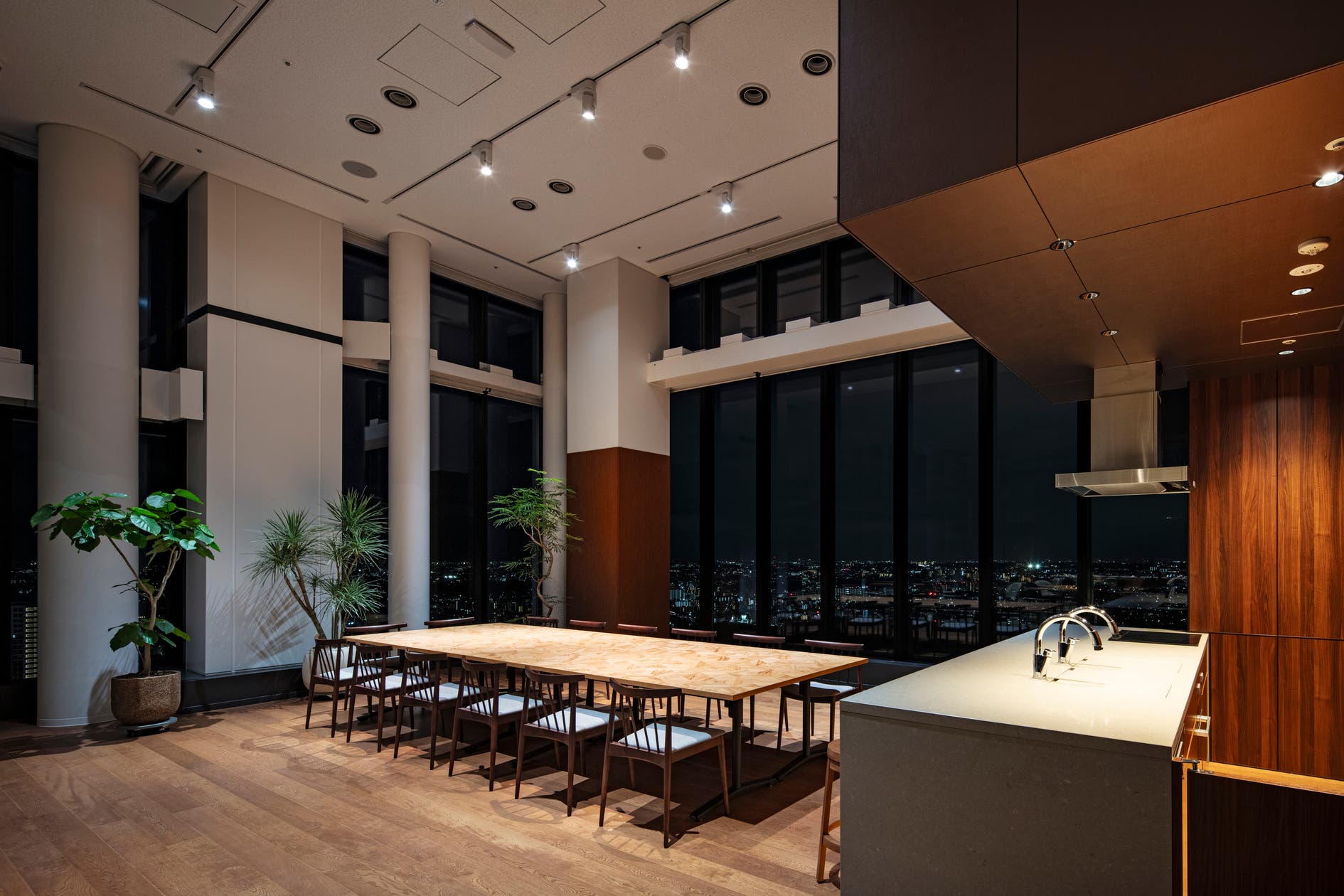 【横浜駅直結】58㎡/地上42階から横浜を一望できる・天高最長5.11mで開放的な雰囲気のホールです。の写真9