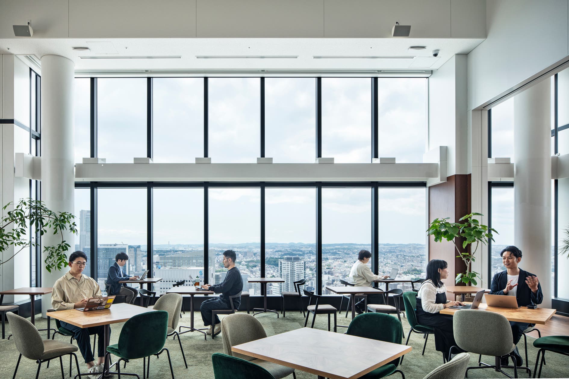 【横浜駅直結】124㎡/地上42階から横浜を一望できる・天高最長7.5mで開放的な雰囲気のホールです。の写真8