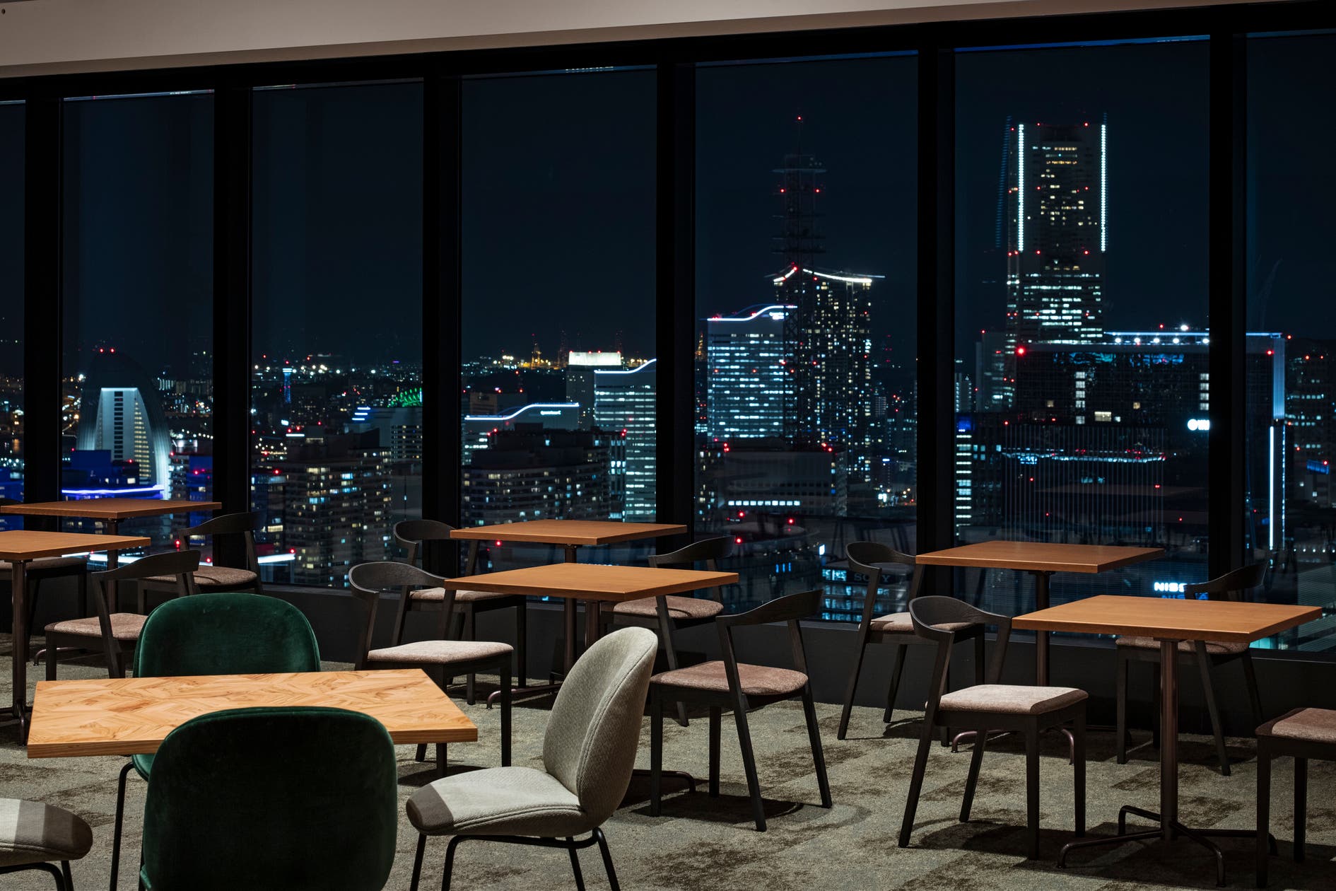 【横浜駅直結】124㎡/地上42階から横浜を一望できる・天高最長7.5mで開放的な雰囲気のホールです。の写真12