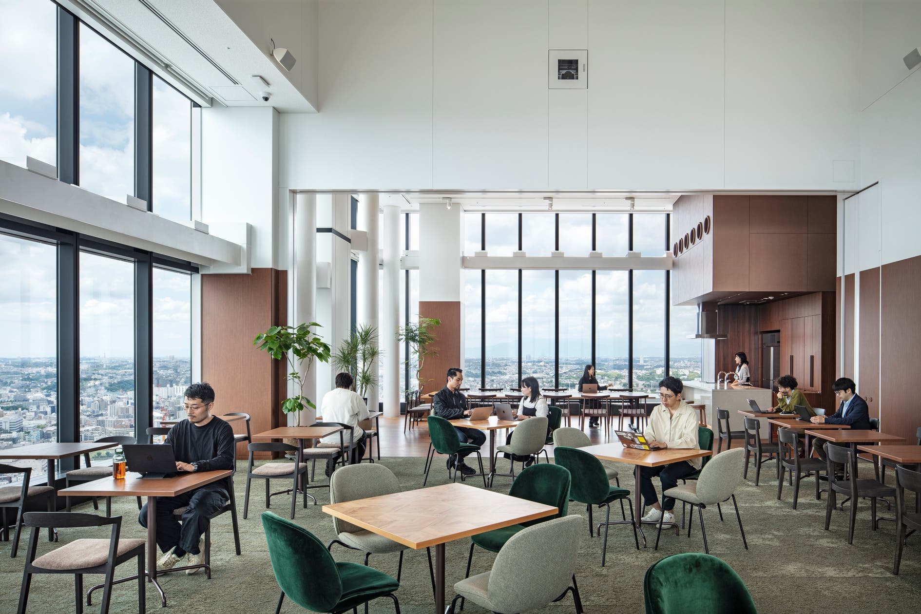 【横浜駅直結】182㎡/地上42階から横浜を一望できる・天高最長7.5mで開放的な雰囲気のホールです。の写真5