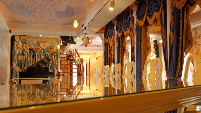 オリオン通り至近の175㎡路面店まるごと貸✨クラシカルな宮殿×姫系空間💕自然光🌅ピアノ🎹パーティー🍷プロジェクター📹の写真4