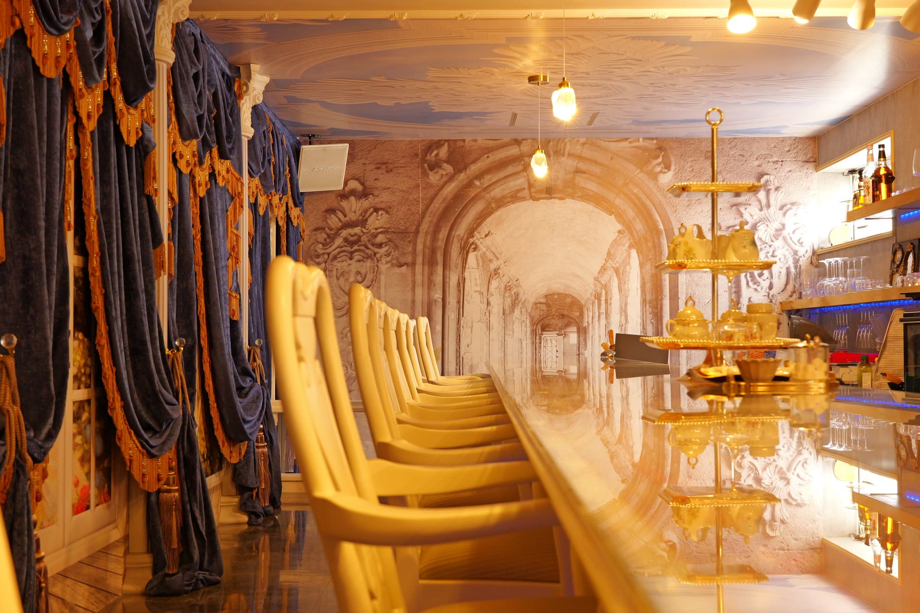 オリオン通り至近の175㎡路面店まるごと貸✨クラシカルな宮殿×姫系空間💕自然光🌅ピアノ🎹パーティー🍷プロジェクター📹の写真8