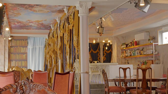 オリオン通り至近の175㎡路面店まるごと貸✨クラシカルな宮殿×姫系空間💕自然光🌅ピアノ🎹パーティー🍷プロジェクター📹の写真3