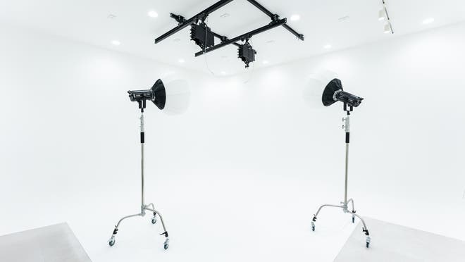 【栄駅から近く】境目がわからない程のこだわり白ホリゾント!の写真1