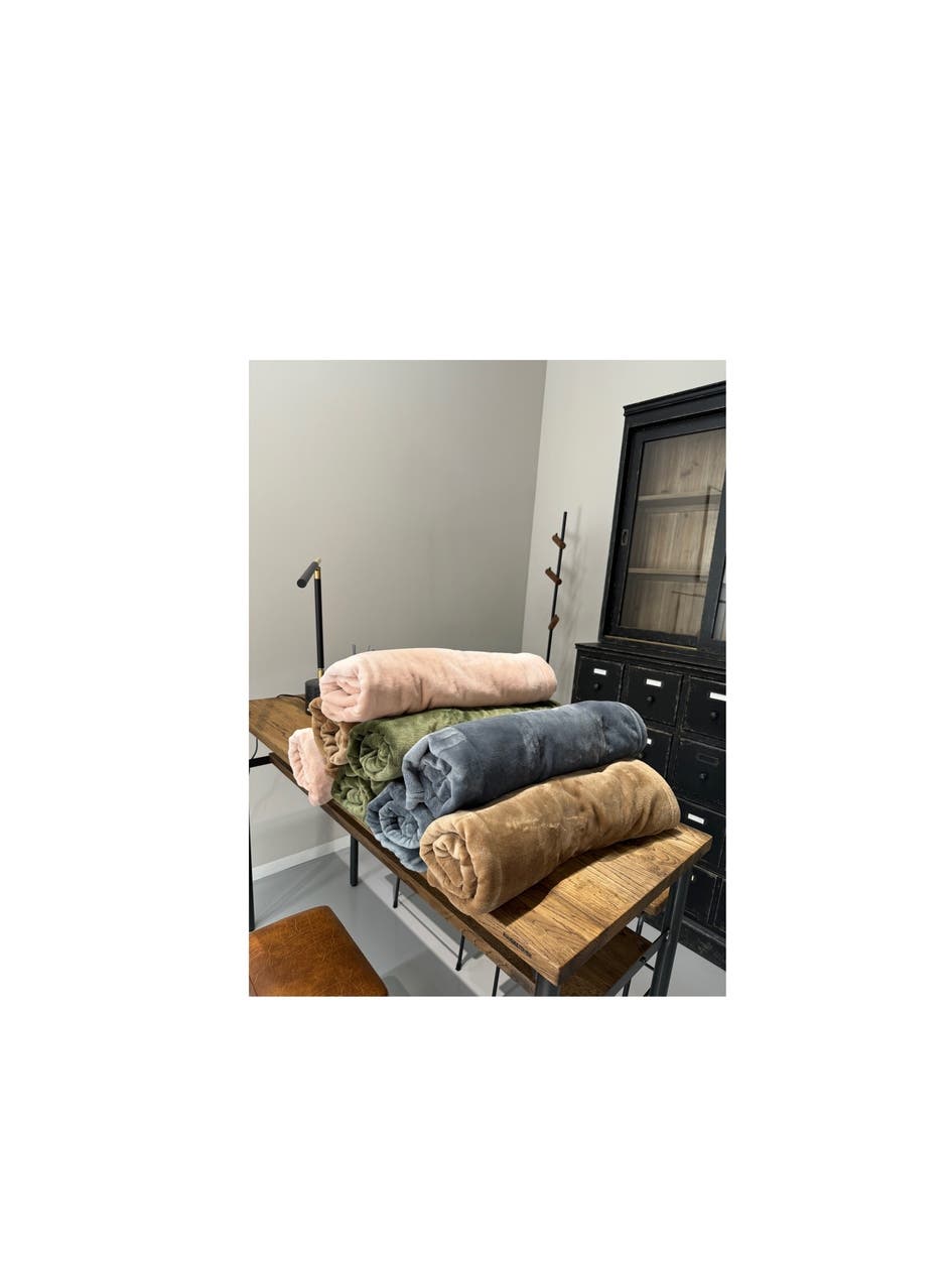 サロン　ダイニングテーブルとカウンターテーブルがあるリビングスタイルのオープンスペースの写真10