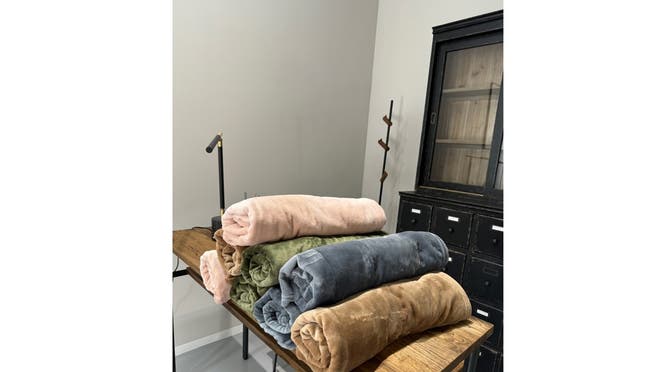 サロン ダイニングテーブルとカウンターテーブルがあるリビングスタイルのオープンスペースの写真10