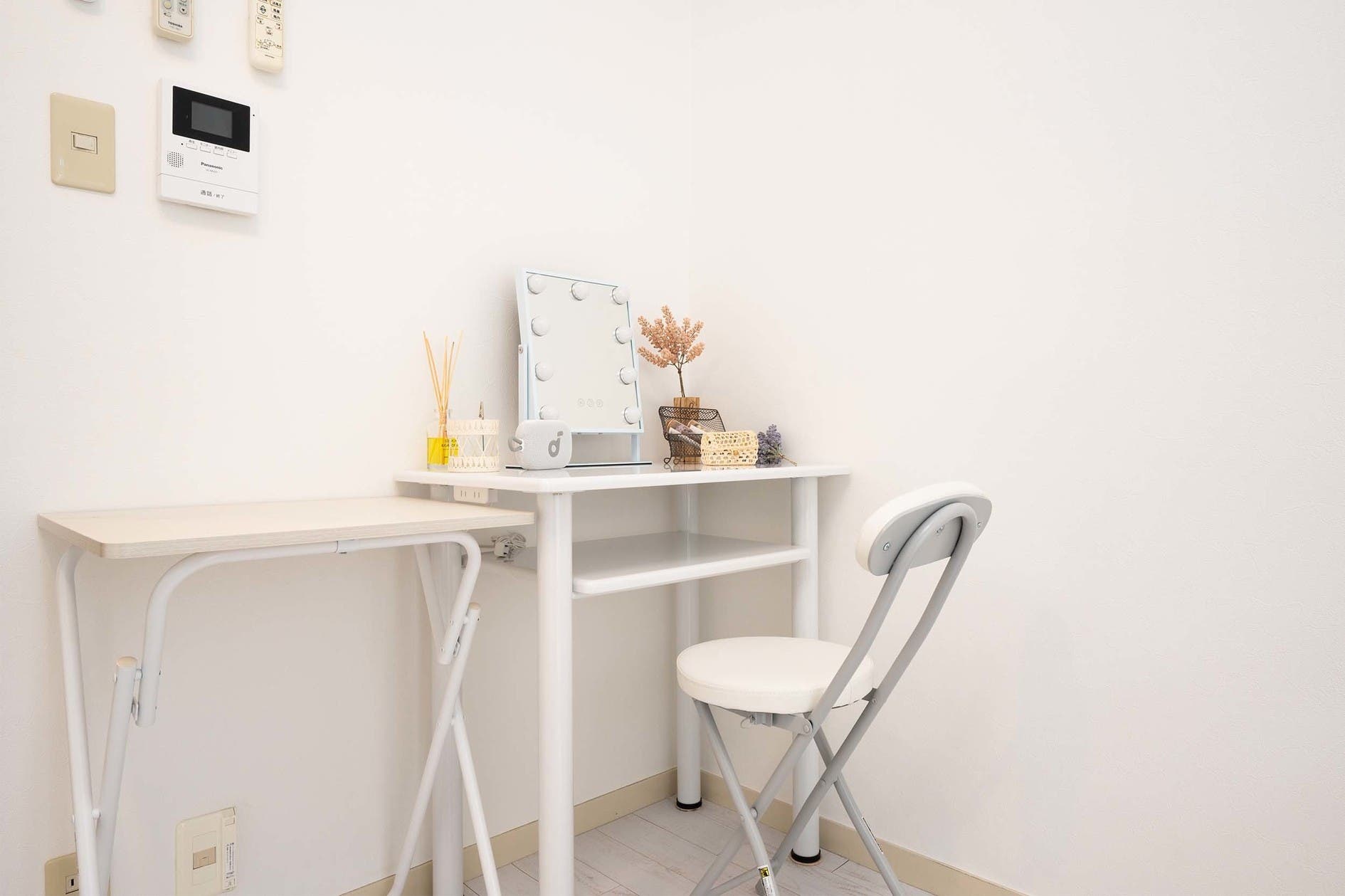 横浜駅5分｜電動ベッド｜完全個室｜エレベーター付｜備品充実｜夢を叶えるセラピスト専用サロン。白を基調とした花に彩られる癒し空間。の写真10