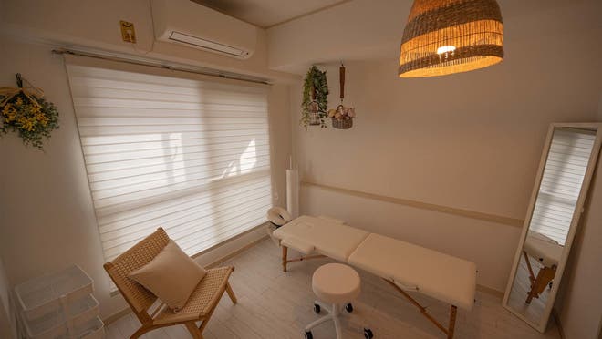 横浜駅5分|電動ベッド|完全個室|エレベーター付|備品充実|夢を叶えるセラピスト専用サロン。白を基調とした花に彩られる癒し空間。の写真12