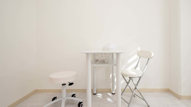 横浜駅5分|電動ベッド|完全個室|エレベーター付|備品充実|夢を叶えるセラピスト専用サロン。白を基調とした花に彩られる癒し空間。の写真13