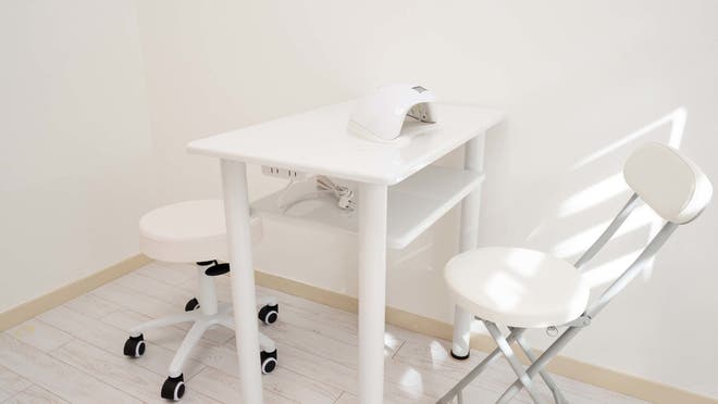 横浜駅5分|電動ベッド|完全個室|エレベーター付|備品充実|夢を叶えるセラピスト専用サロン。白を基調とした花に彩られる癒し空間。の写真14