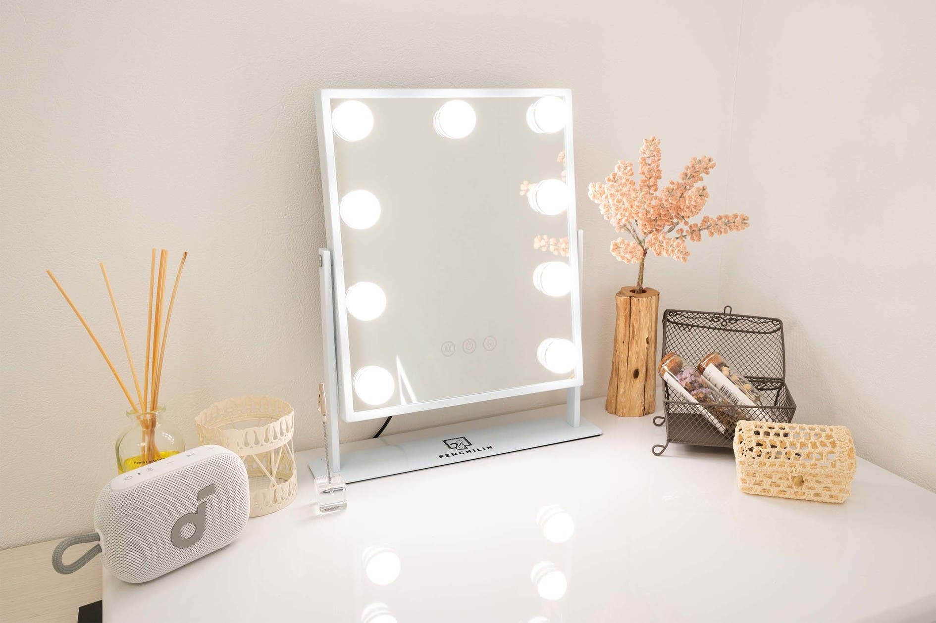 横浜駅5分｜電動ベッド｜完全個室｜エレベーター付｜備品充実｜夢を叶えるセラピスト専用サロン。白を基調とした花に彩られる癒し空間。の写真15