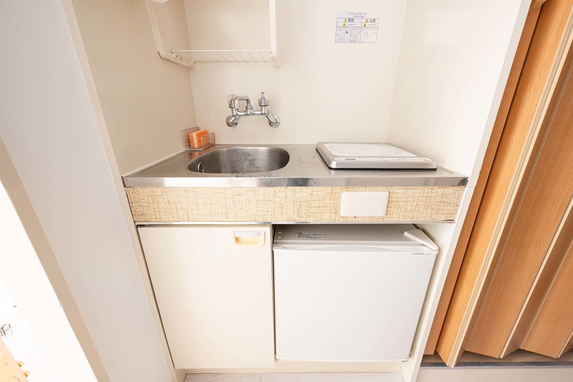 横浜駅5分｜電動ベッド｜完全個室｜エレベーター付｜備品充実｜夢を叶えるセラピスト専用サロン。白を基調とした花に彩られる癒し空間。の写真22