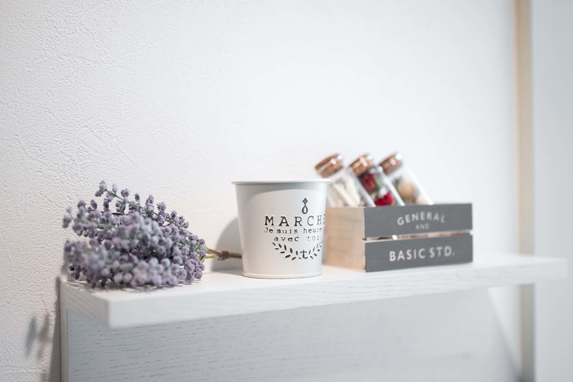 横浜駅5分｜電動ベッド｜完全個室｜エレベーター付｜備品充実｜夢を叶えるセラピスト専用サロン。白を基調とした花に彩られる癒し空間。の写真24