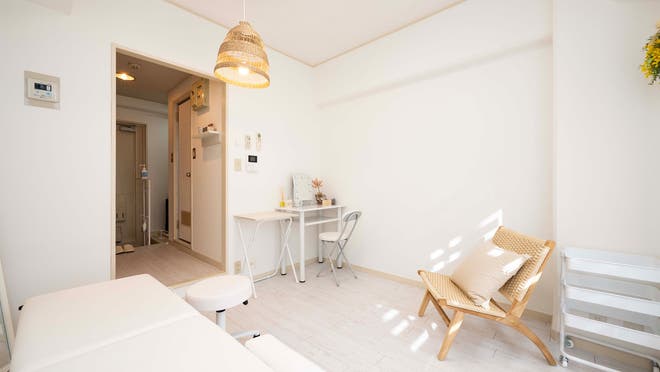 横浜駅5分|電動ベッド|完全個室|エレベーター付|備品充実|夢を叶えるセラピスト専用サロン。白を基調とした花に彩られる癒し空間。の写真25