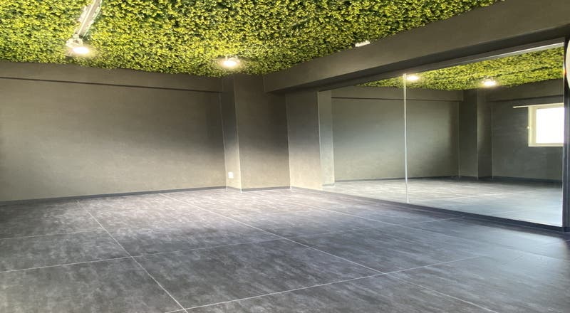 【Bスタジオ】＜激安！＞【新宿駅6番出口徒歩1分】激しいダンス・大声は禁止‼︎ヨガ・ピラティス・貸事務所等に！防音スタジオです。