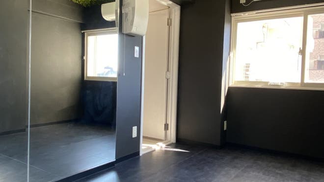 【Bスタジオ】<激安!>【新宿駅6番出口徒歩1分】激しいダンス・大声は禁止‼︎ヨガ・ピラティス・貸事務所等に!防音スタジオです。の写真2