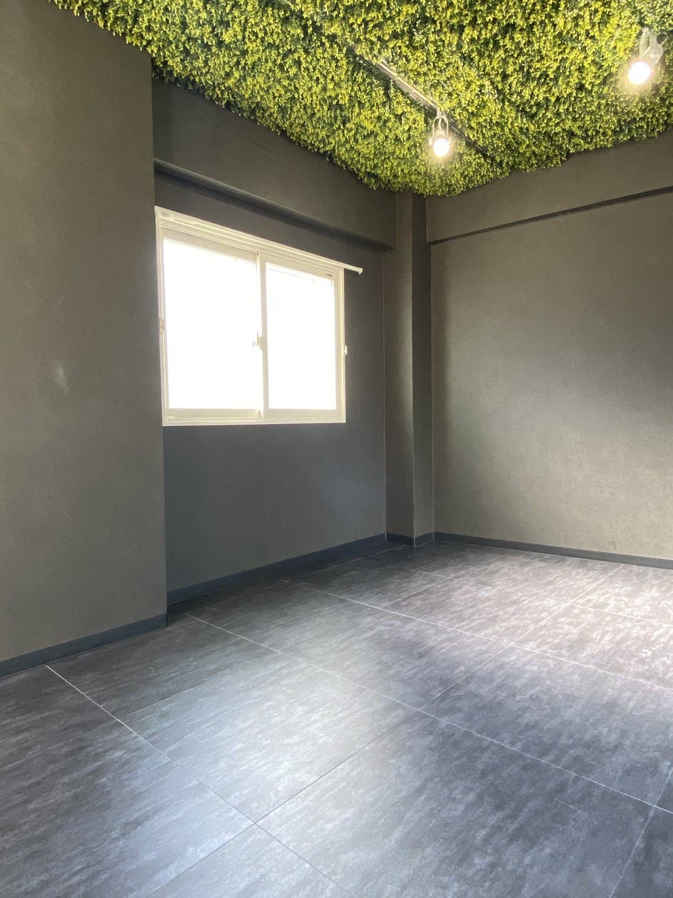 【Bスタジオ】＜激安！＞【新宿駅6番出口徒歩1分】激しいダンス・大声は禁止‼︎ヨガ・ピラティス・貸事務所等に！防音スタジオです。の写真4