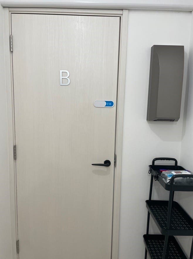 【Bスタジオ】＜激安！＞【新宿駅6番出口徒歩1分】激しいダンス・大声は禁止‼︎ヨガ・ピラティス・貸事務所等に！防音スタジオです。の写真7