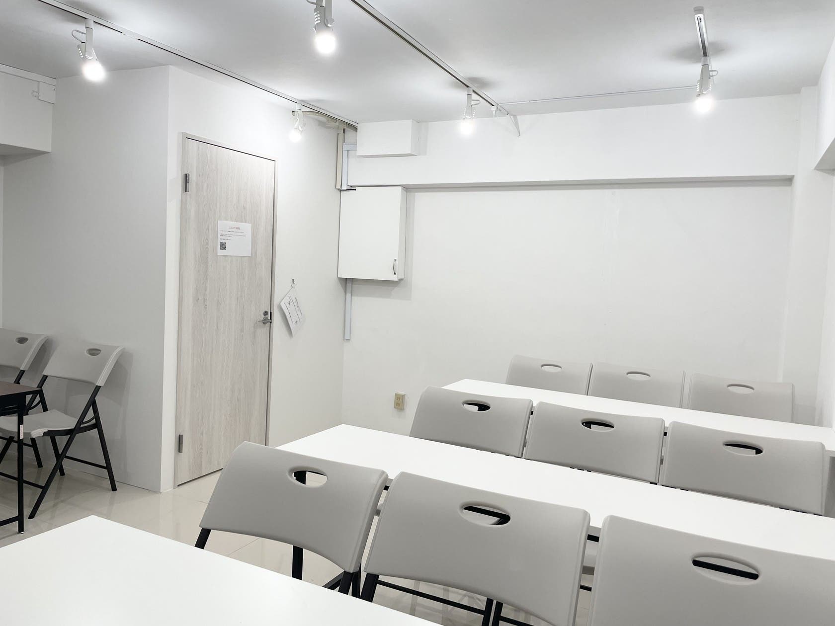 【C号室】＜激安！＞【新宿駅6番出口徒歩1分】駅近の貸会議室・セミナールームです！！の写真7