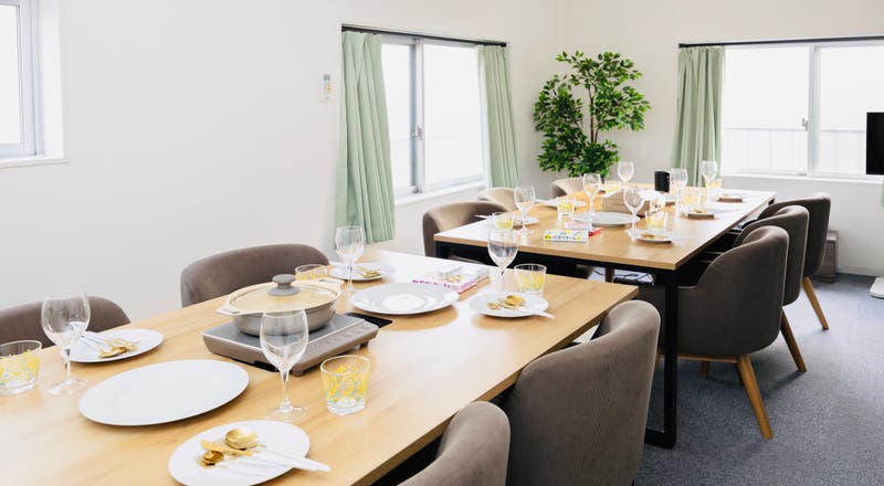 【🎊オープンSALL🎊】設備全て無料🌸豊島区役所すぐ✨パーティ・会議・ママ会🍷映え照明・プロジェクターあり！池袋駅徒歩6分♪