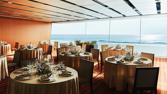 【アマンダンブルー鎌倉】メインダイニング緋-AKE-の写真1