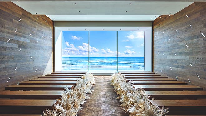 【アマンダンブルー青島】クリスタルホールの写真1