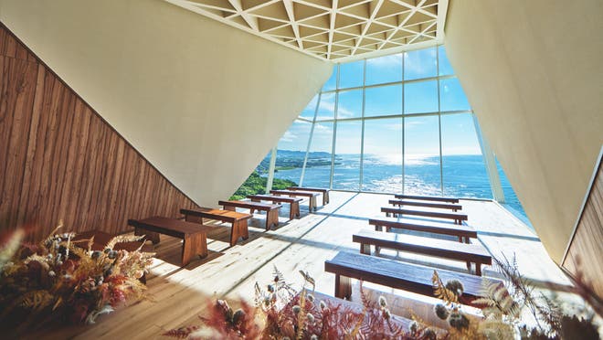 【サザンチャペル キラナリゾート沖縄】クリスタルホールの写真1