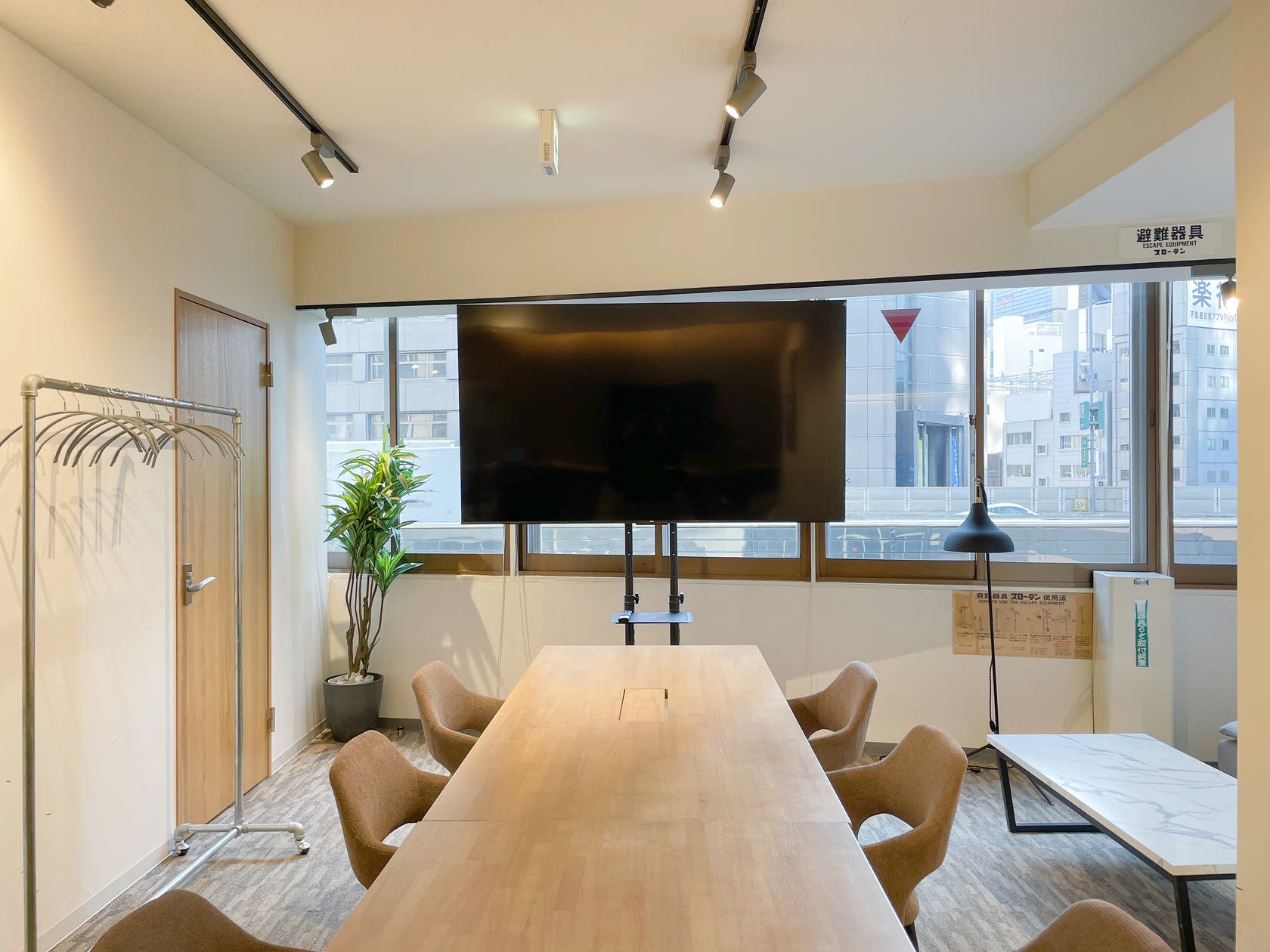 渋谷駅徒歩30秒｜21名個室｜ミーティング｜セミナー｜商談｜ボードゲーム｜推し会｜パーティー｜当日予約歓迎の写真4