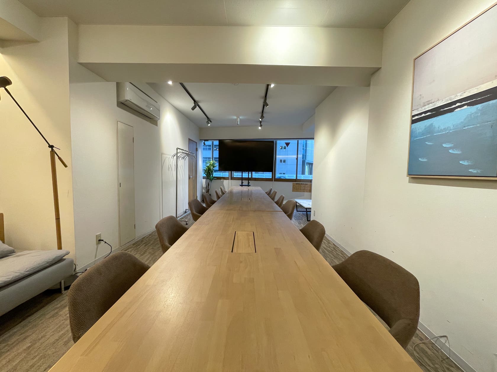 渋谷駅徒歩30秒｜21名個室｜ミーティング｜セミナー｜商談｜ボードゲーム｜推し会｜パーティー｜当日予約歓迎の写真3