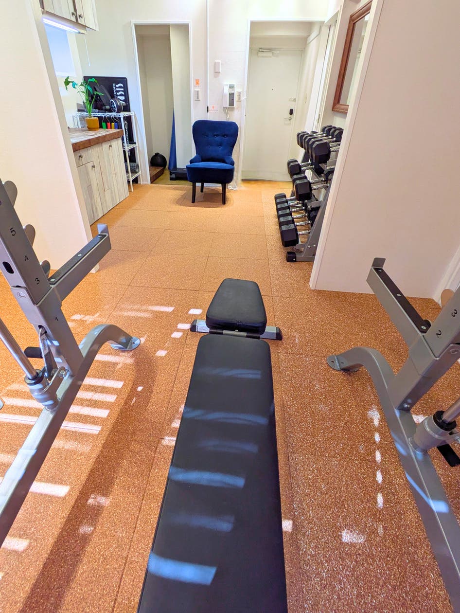 西海岸テイストの完全個室、スミスマシン、ケーブル、固定ダンベル1～30㎏、4名様までご利用可能！の写真6